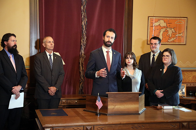 Michigan bill demands 100% transition to green energy by 2035 ...