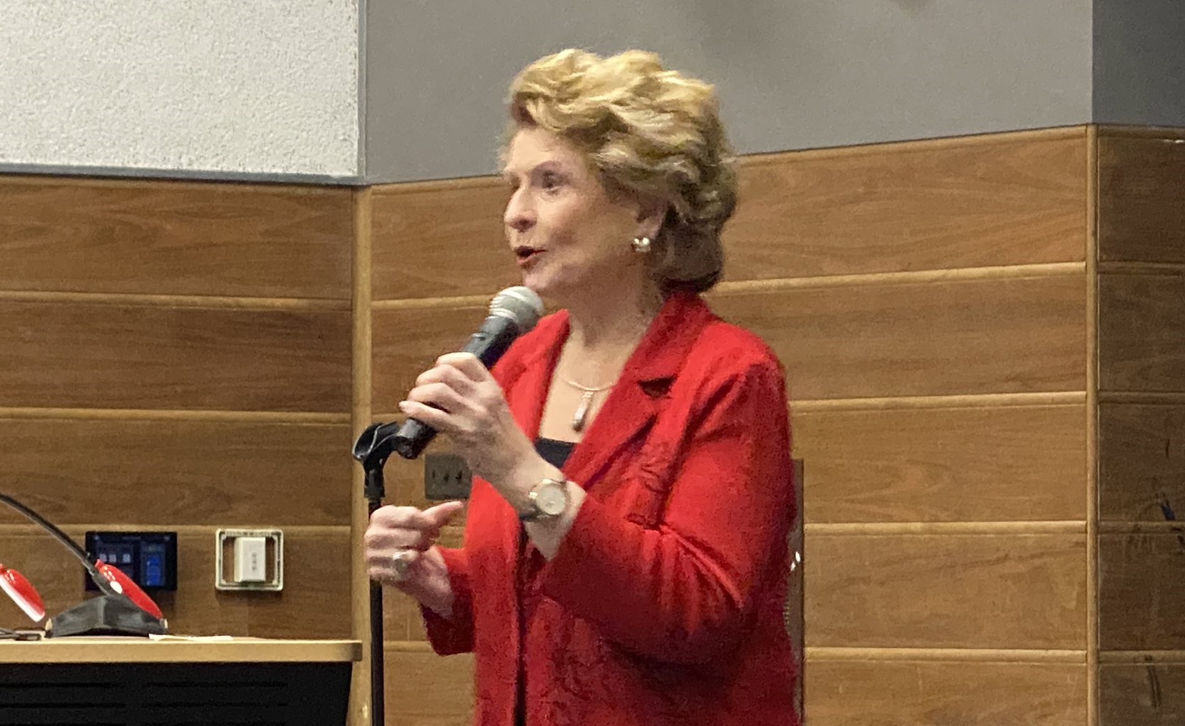 Stabenow maskless as she speaks to masked Ann Arbor students – Michigan ...